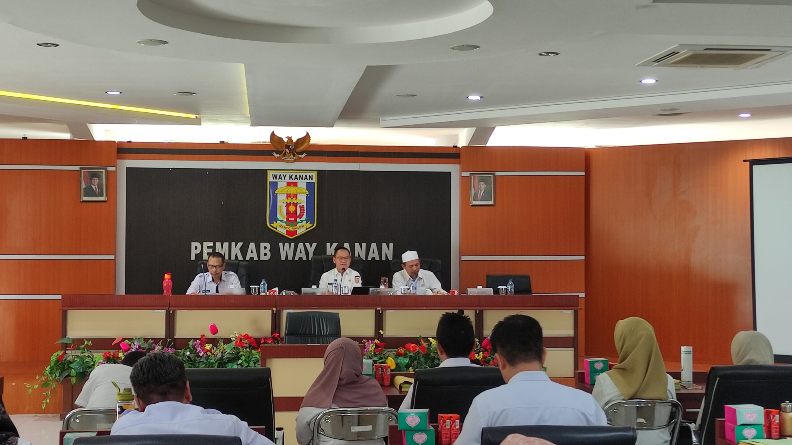 Sekdakab Way Kanan Bersama Para Kepala OPD, Tanda Tangani SKPD 2025 ...